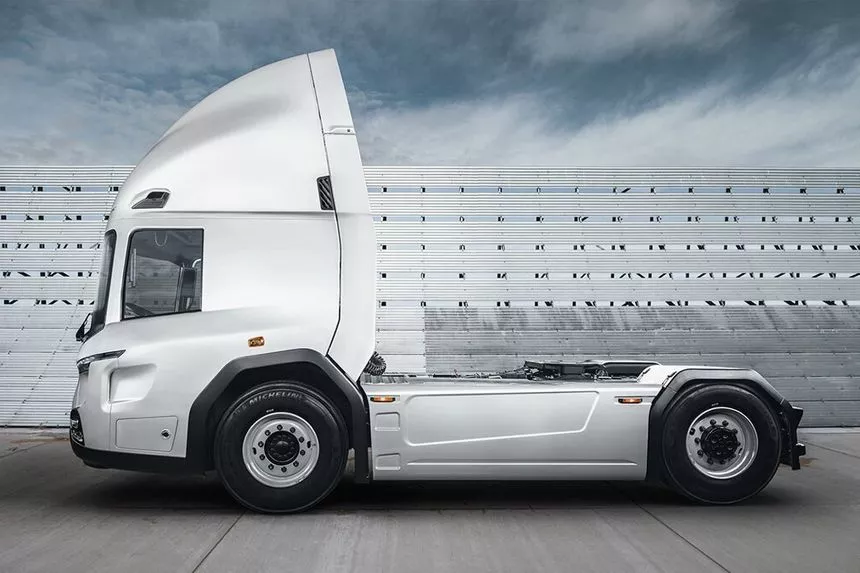 Появились новые подробности о прорывном седельном тягаче MAZ-X