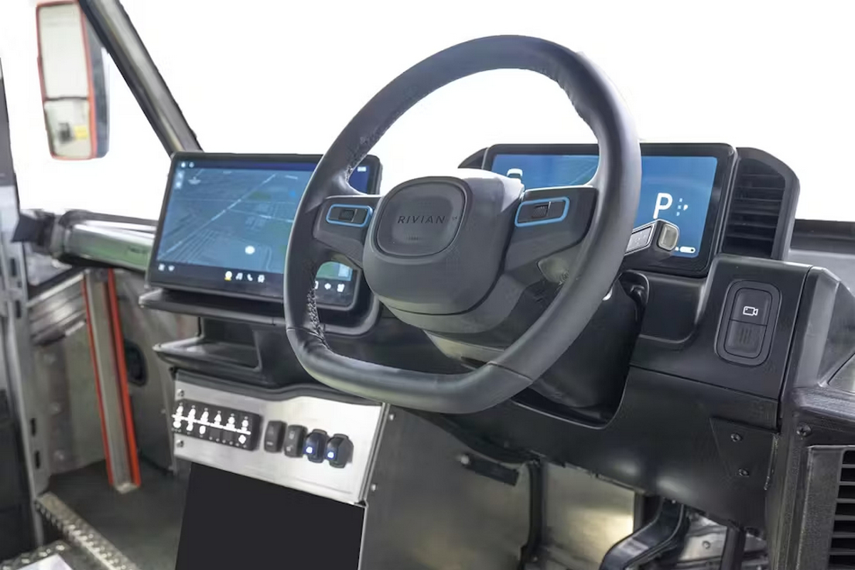 Rivian создала на платформе Commercial Vans степ-фургон для JBPCO