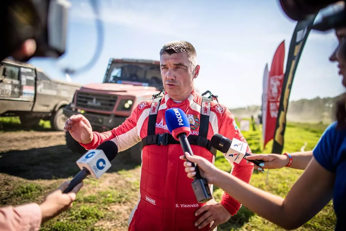 Экипаж Вязовича занимает второе место на этапе Чемпионата России