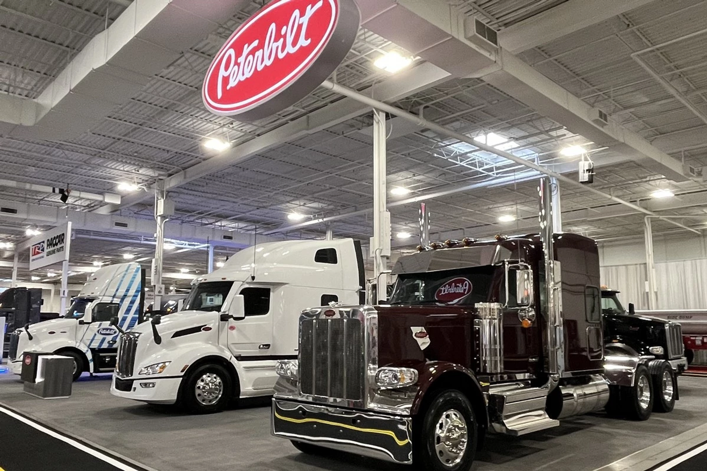 Peterbilt выпустила модель 589 на смену 389