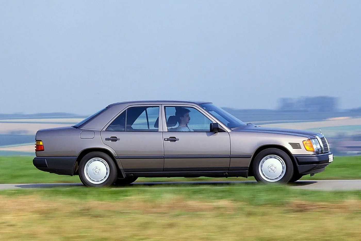 40 лет назад началась история модельного семейства Mercedes W124