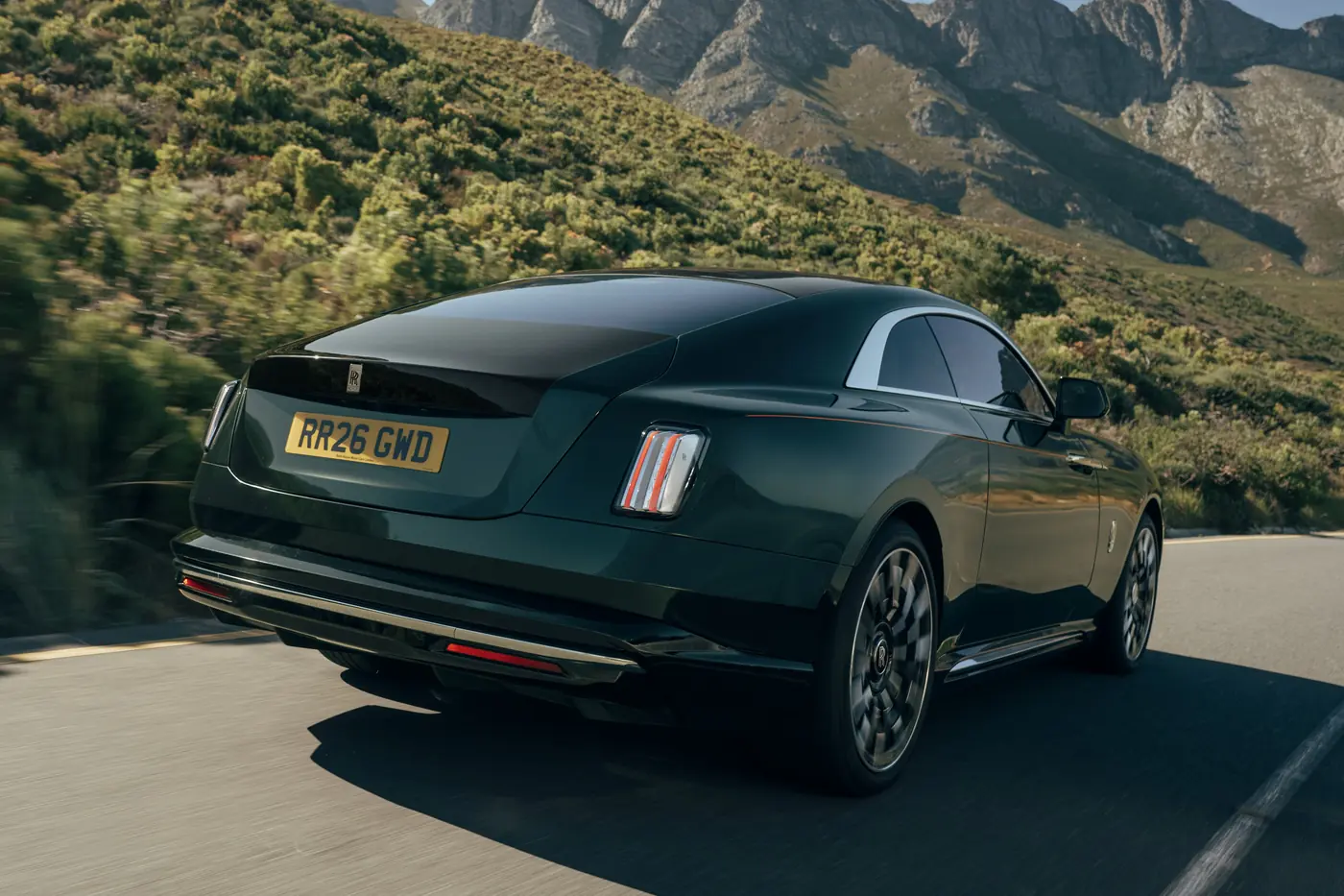 Rolls-Royce модернизировала электрическое купе Spectre